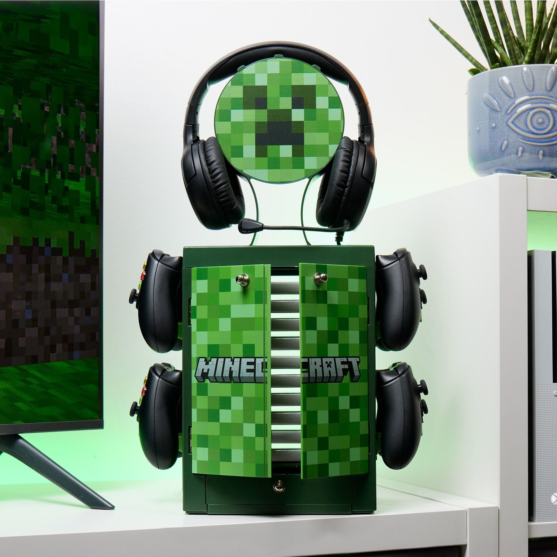 Official Minecraft Gaming Locker – Just Geek